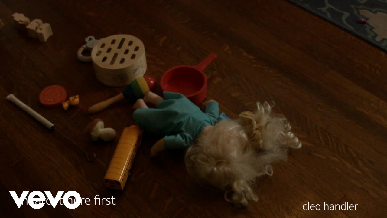 Cleo Handler - heard it here first (lyric video) - YouTube