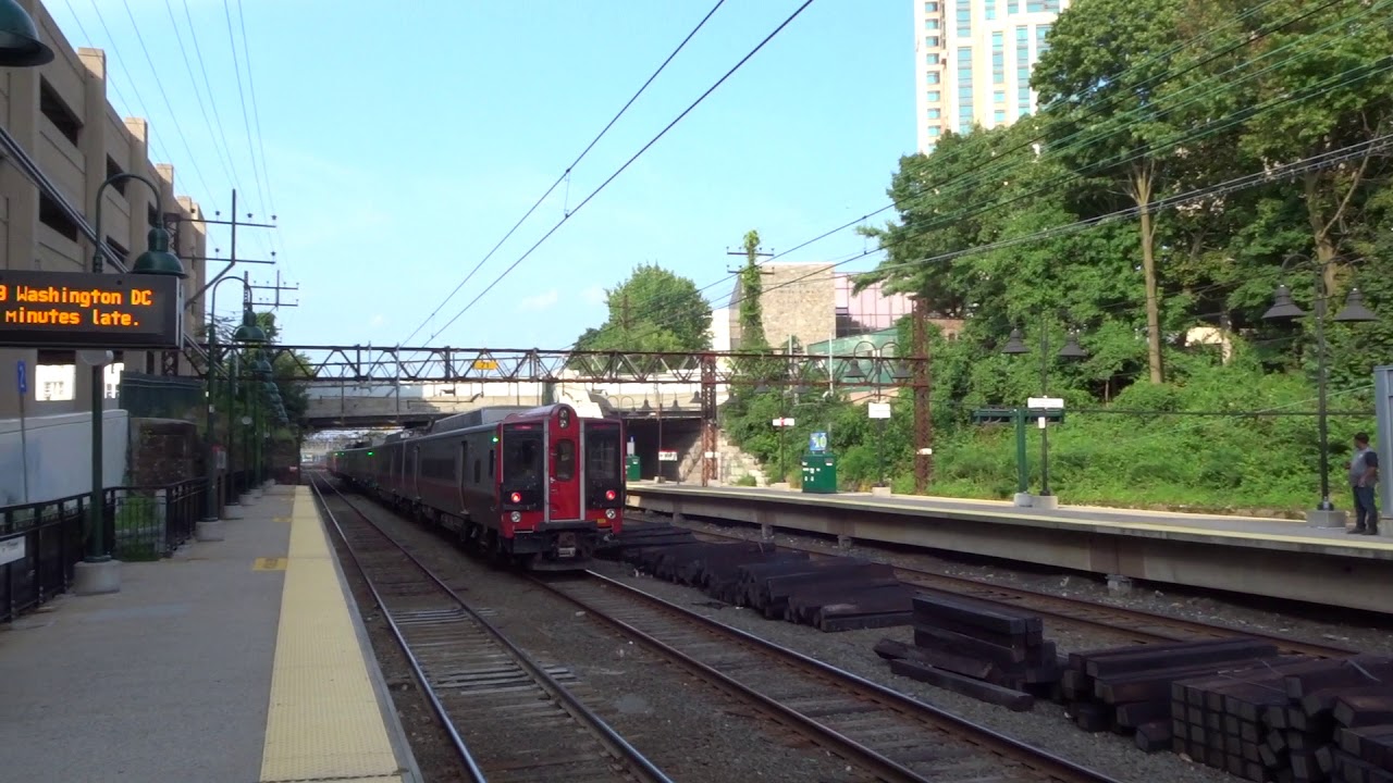 MNRR: New Haven bound M8 New Haven Line Train passing New Rochelle ...