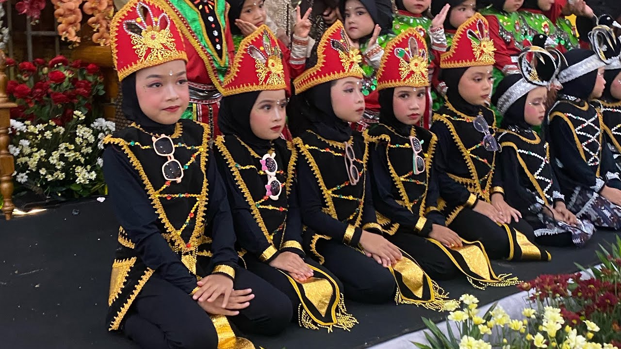 Tari Angguk Jos by Sanggar Tari Pra Utami - YouTube