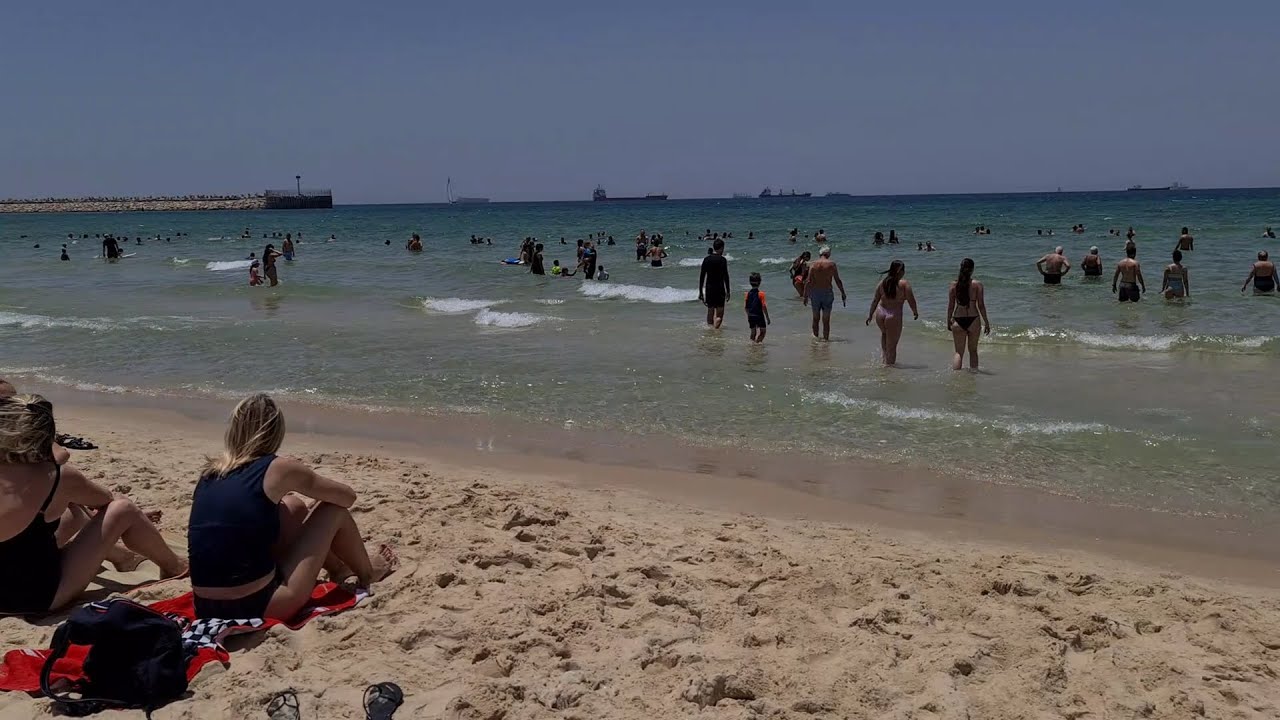 Disfrutando de un día de playa en Ashdod. יום נעים בחוף הים באשדוד ...