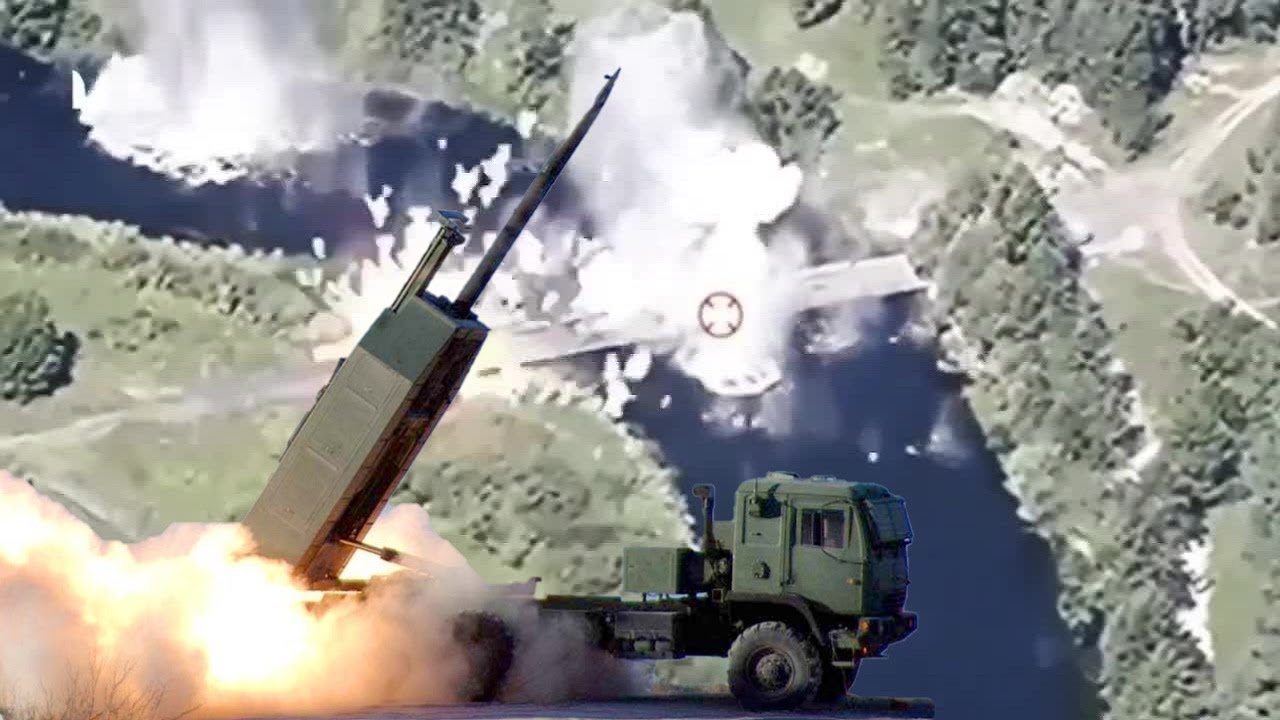 THE US SUPPLIED 'HIMARS' MISSILES ARE DESTROYING RUSSIAN PONTOON ...