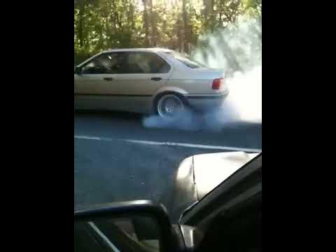 BMW 325i burnout - YouTube