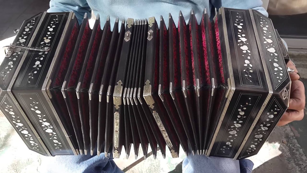 Test sound 1 AA bandoneon . year 1939 - YouTube