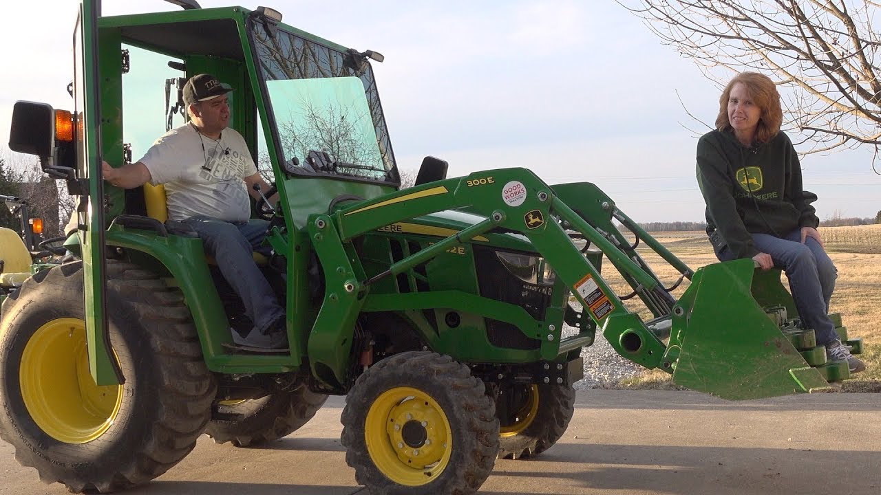 John Deere 3032E Review, Lift Capacity and Curtis Cab! - YouTube