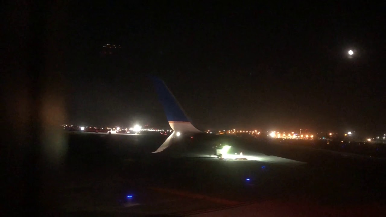 LAX Airport at Night - Taxiway View - YouTube