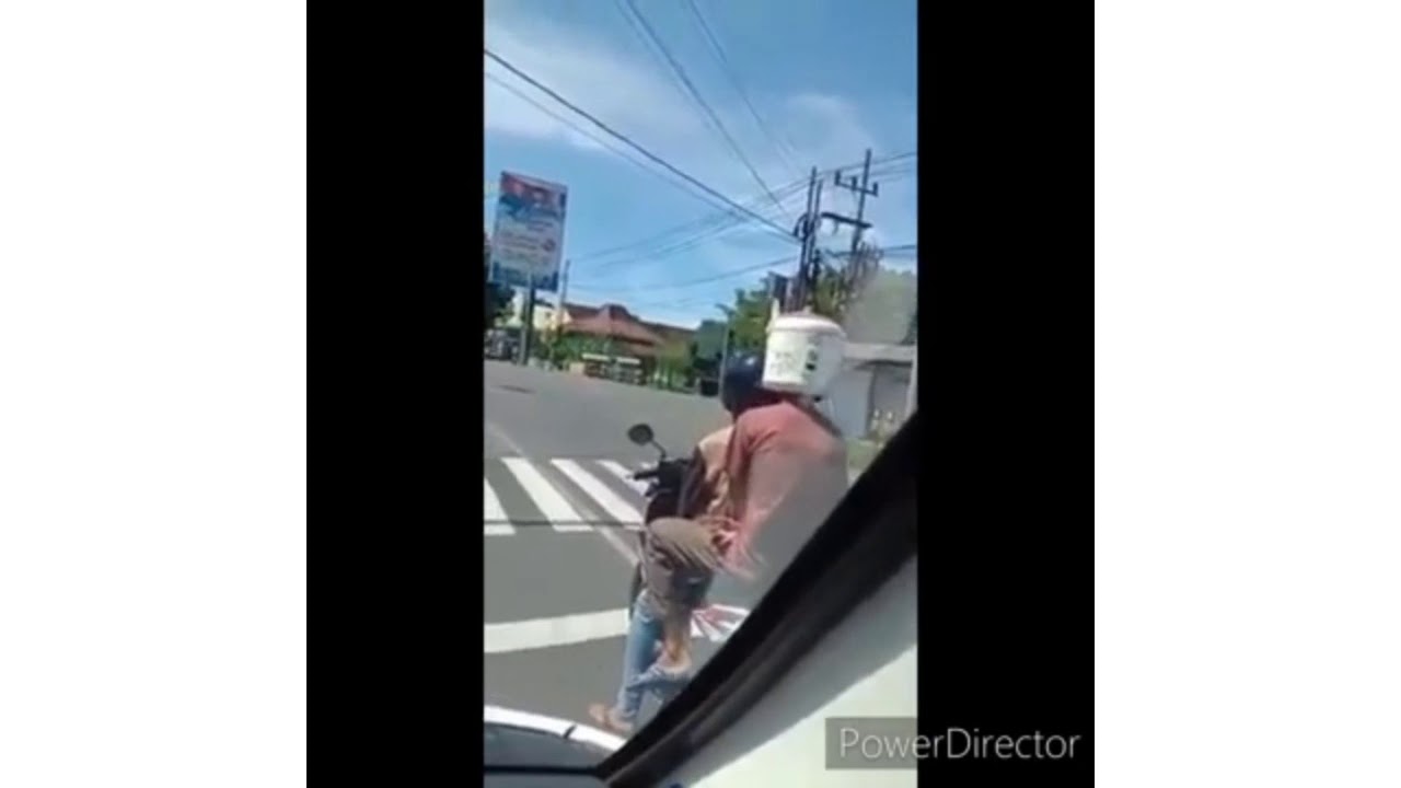 Parah kocak, pake helm rice cooker - YouTube