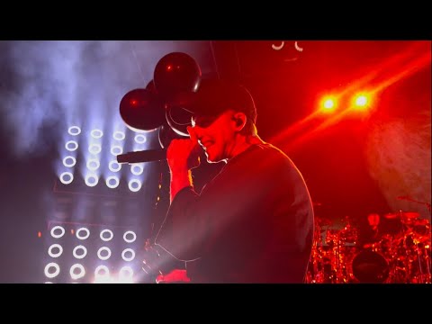 NF - LEAVE ME ALONE (LIVE) CLOUDS TOUR