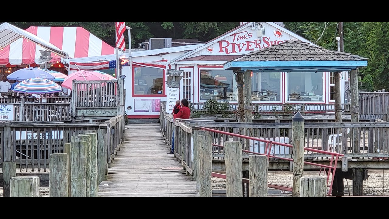 Tim's Rivershore Restaurant and Crabhouse - YouTube