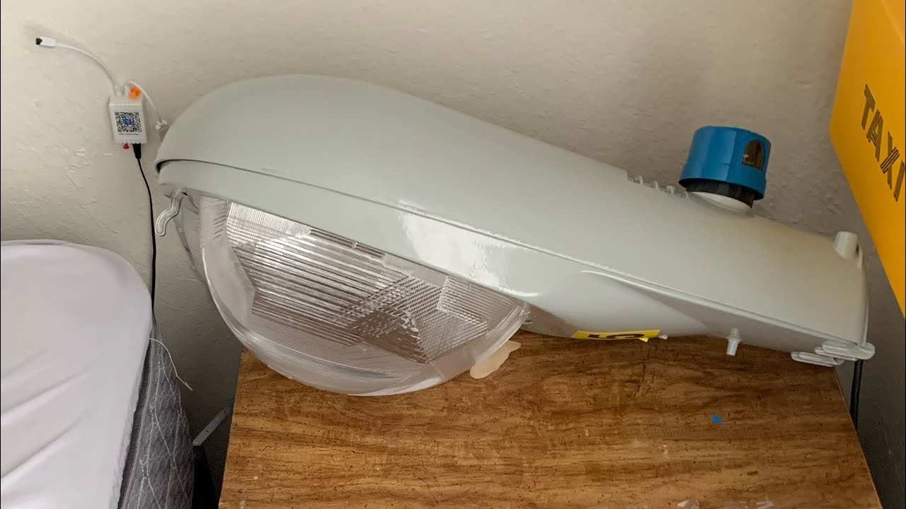 My new American Electric Street light model 115. 150W - YouTube