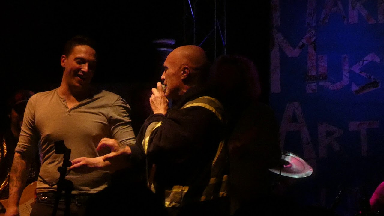 "Lead Singer Bill Manspeaker Screws With Sound Guy" Green Jello ...