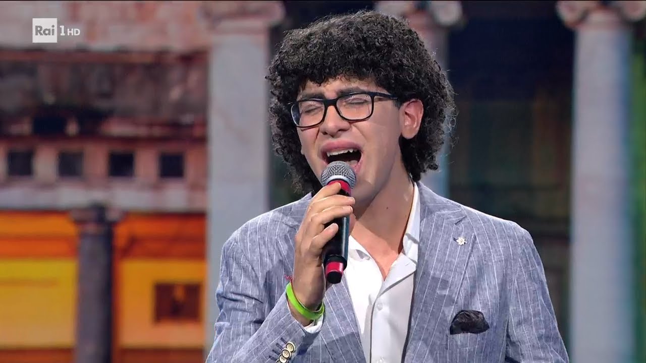 L'esibizione di Mario Peluso - Dalla strada al palco - 17/01/2025 - YouTube