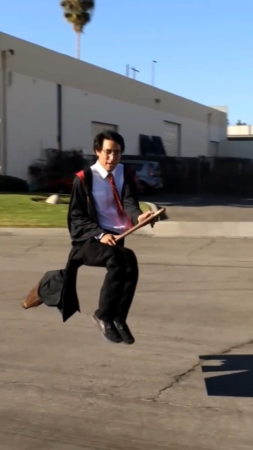 💥🤯 How is this wizard flying on a broomstick ⭕😱 #shorts #magic # ...