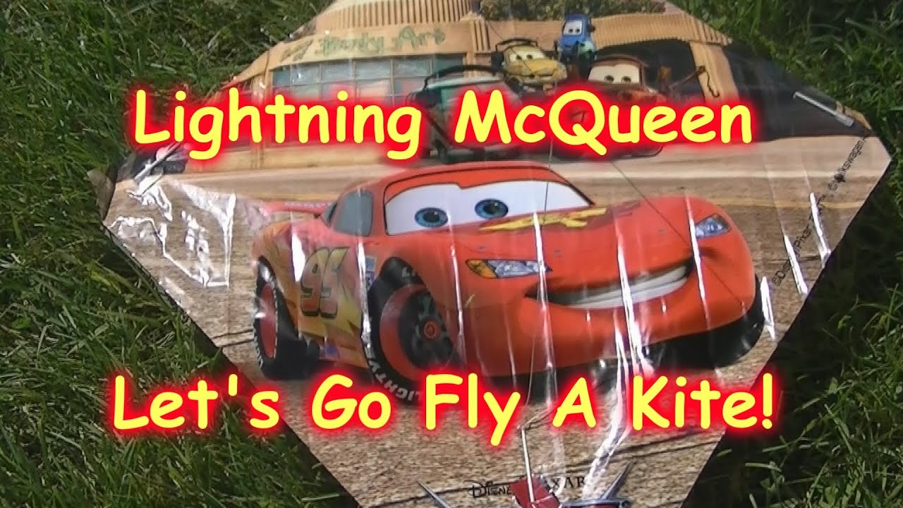 CARS 2 LIGHTNING MCQUEEN FLYING A KITE KIDS PLAYING Outside Summer Fun ...