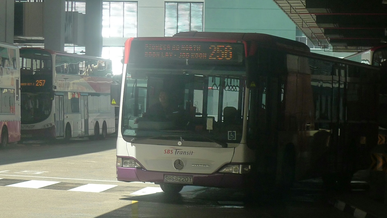 SBS Transit Bus Service 256, SG5354J (Hyperlapse) - YouTube