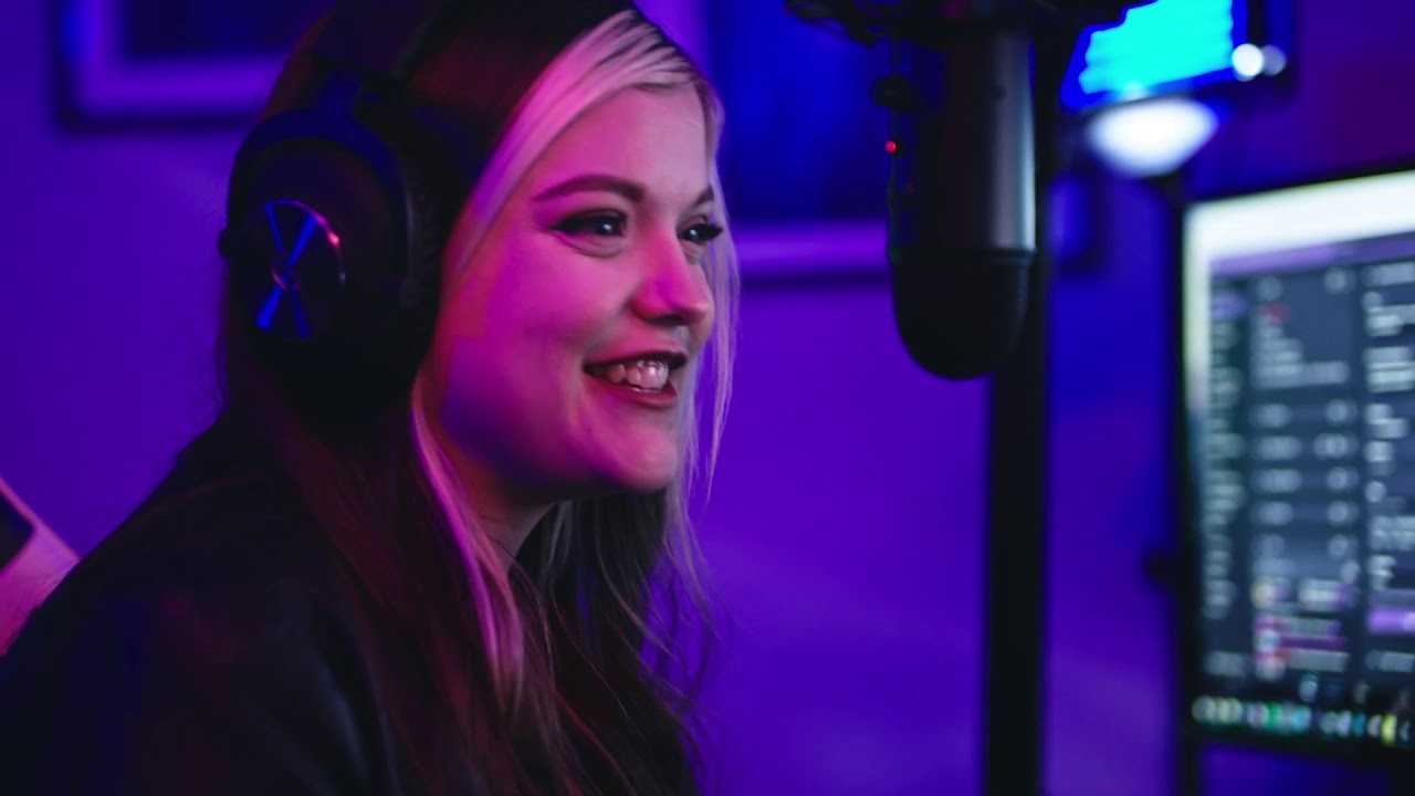 Meg Kaylee | Defy Logic | Logitech Werbung :30 - YouTube