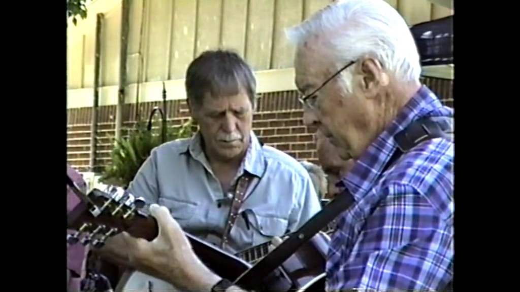 Doyle Kelly singing Memories. - YouTube