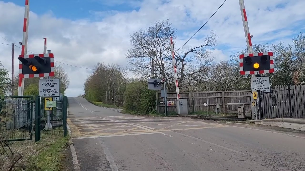 Broad Oak Level Crossing - YouTube