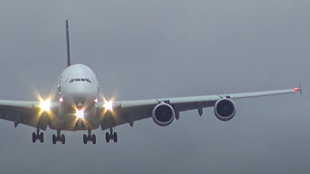 Heathrow CROSSWIND Landings | HD | 20 Landings | [Credit: Flight Focus ...