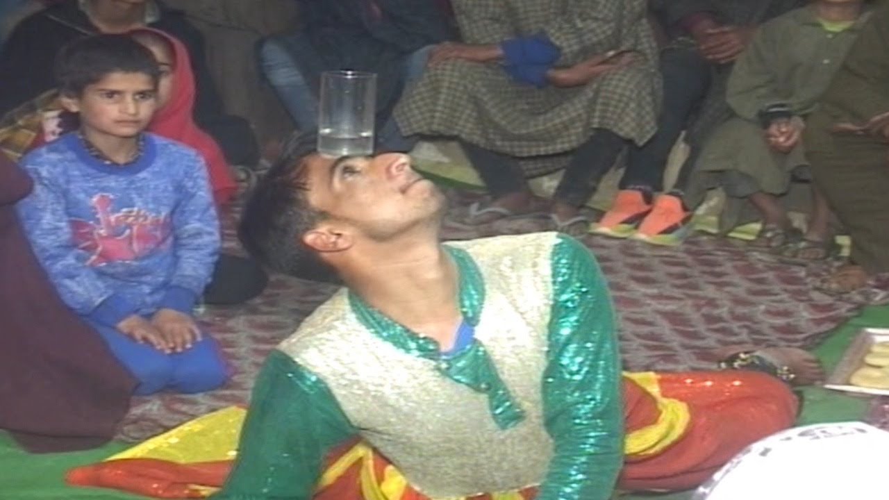 Gilass Dance : Kashmiri Traditional Style of Wedding Dance !! - YouTube