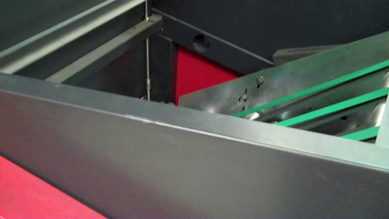 Xeikon 5000 Paper Roll Change to continue Production - YouTube
