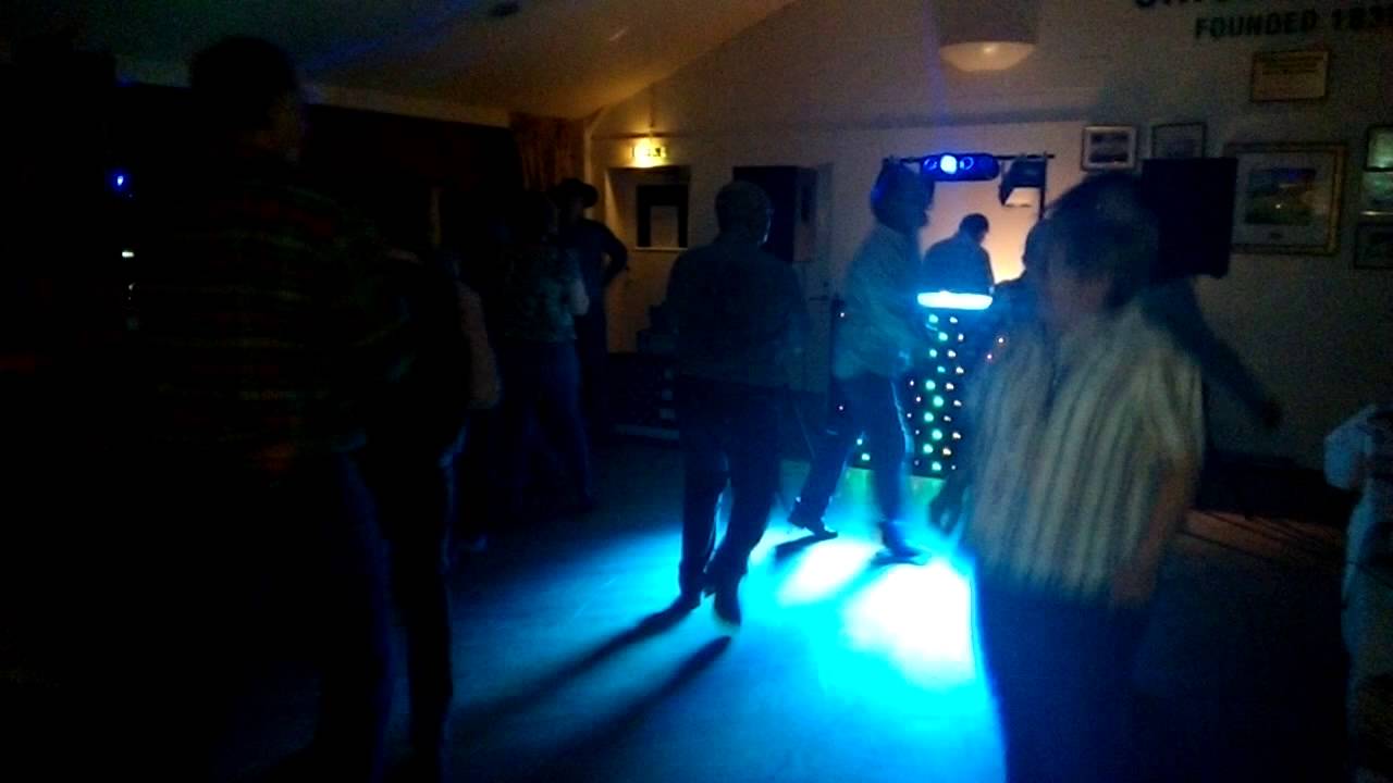 Line dancing the Whitehouse crewe - YouTube