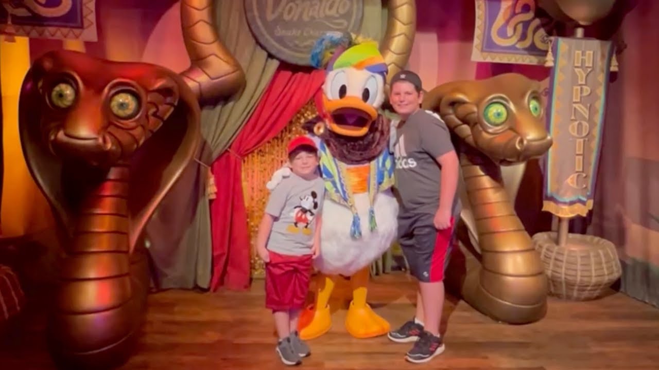 2024 Meet & Greet Meeting Circus Donald Duck n The Magic Kingdom at ...