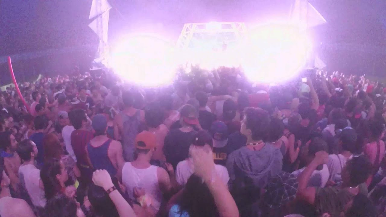 Angerfist - Defqon 1 Chile 2015 Blue stage - YouTube