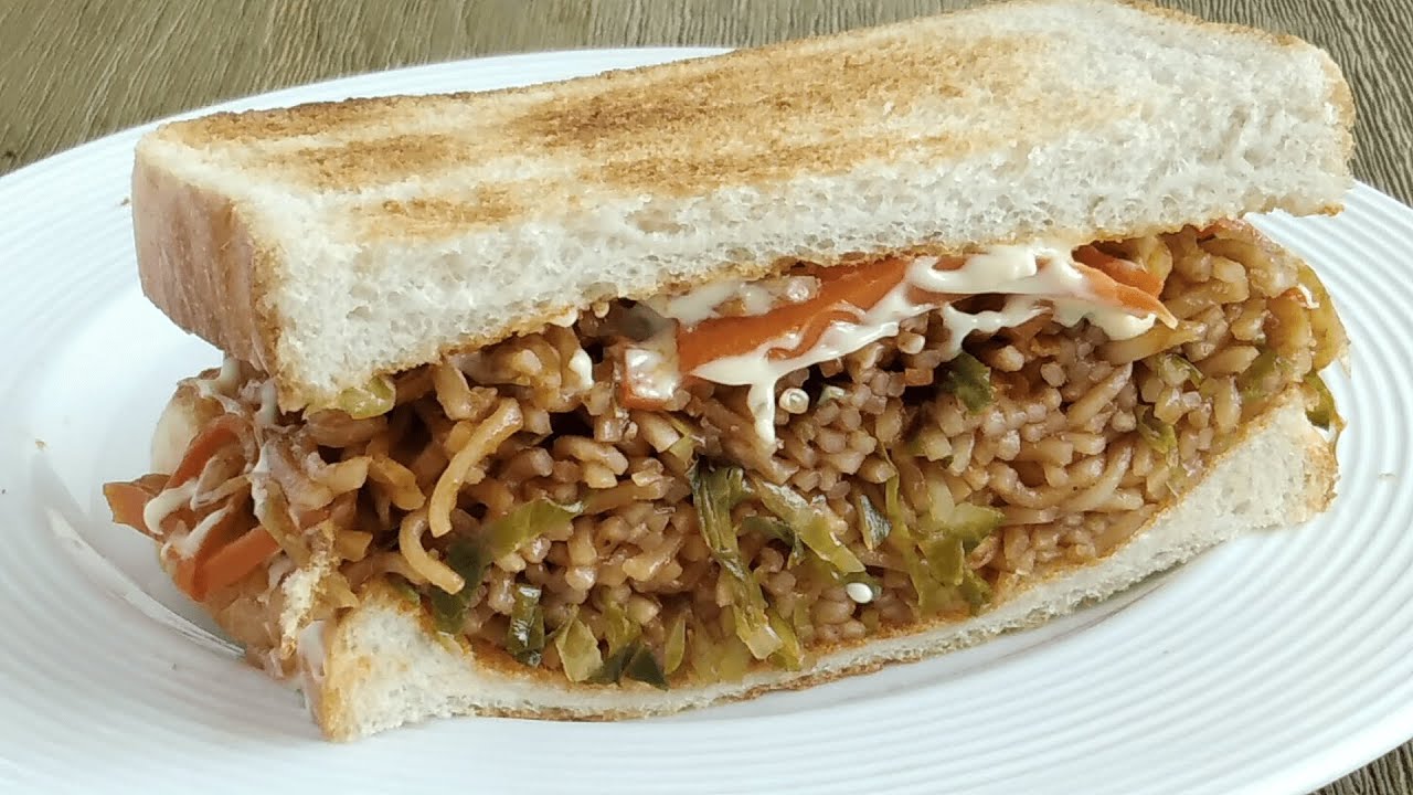 2 minute Noodles Toast Sandwich - YouTube