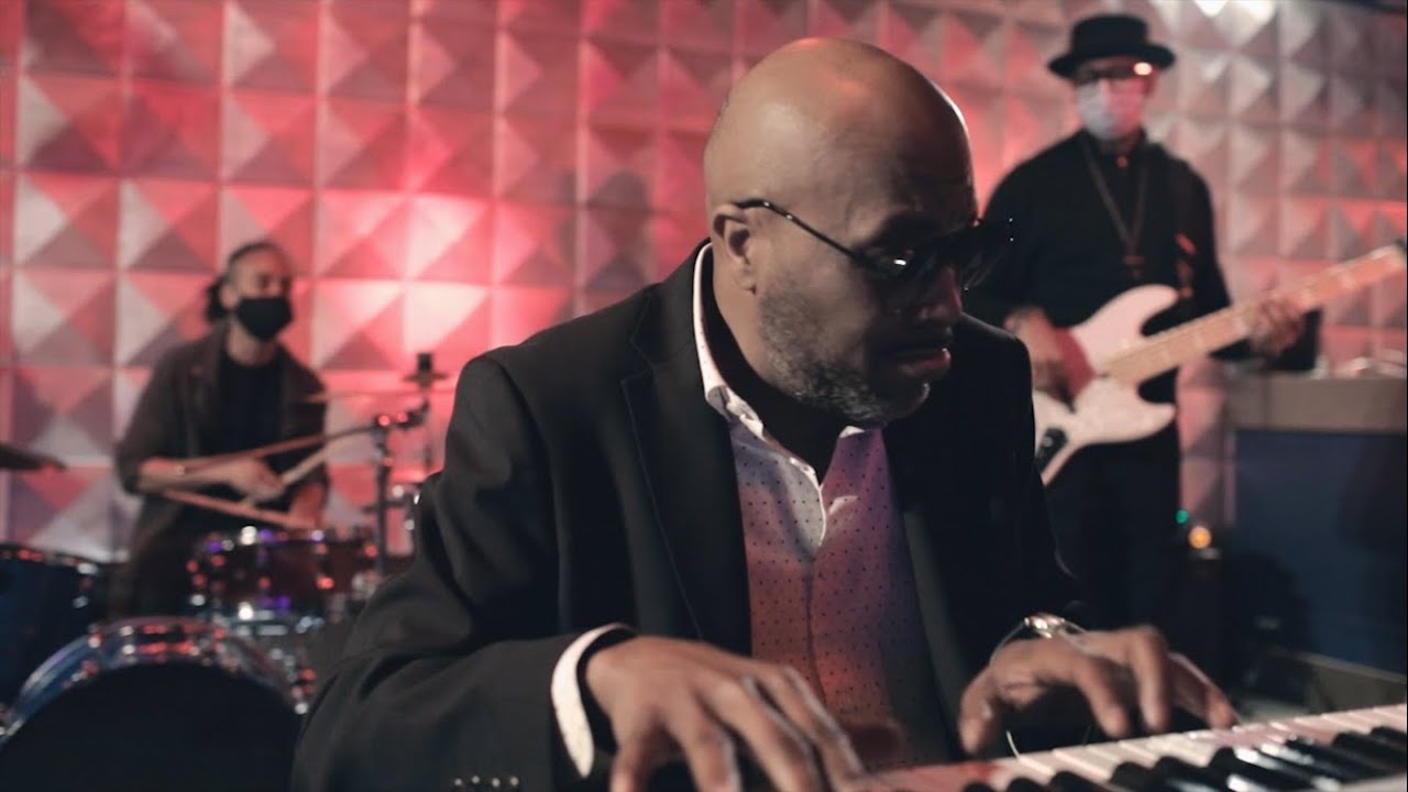 Alexander Goss - "Can’t Go Back" [Official Video] - YouTube