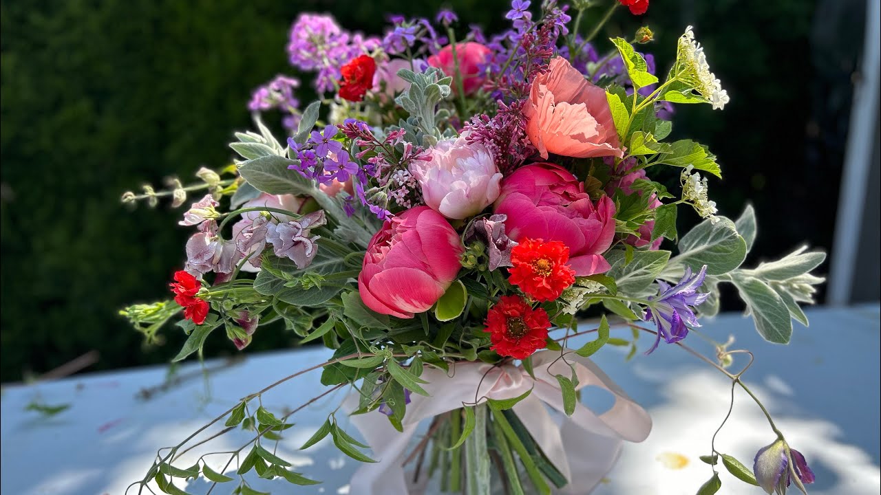 How to Put together a Hand Tied Bridal Bouquet #bridalbouquet#diy - YouTube