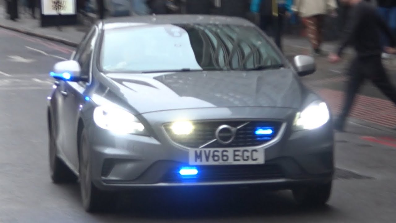 Metropolitan Police Volvo V40 Covert Policing vehicle caught responding ...