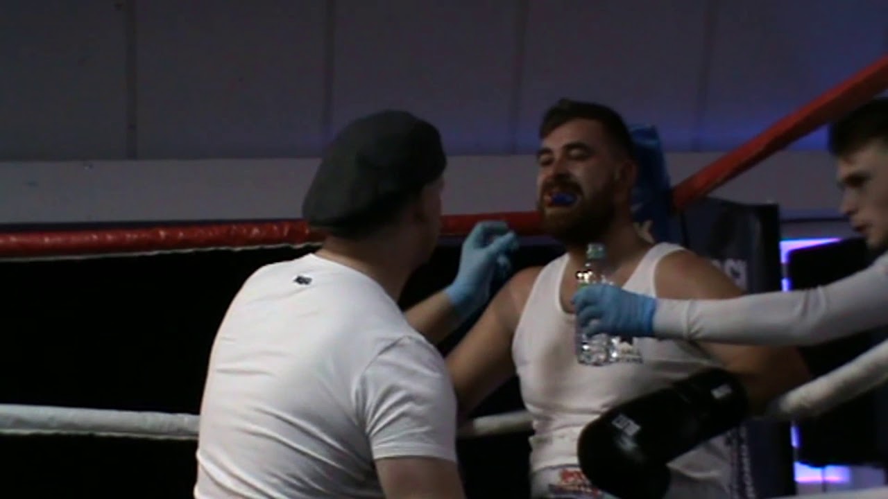 Steven Dench Vs Jamie Vanes - YouTube