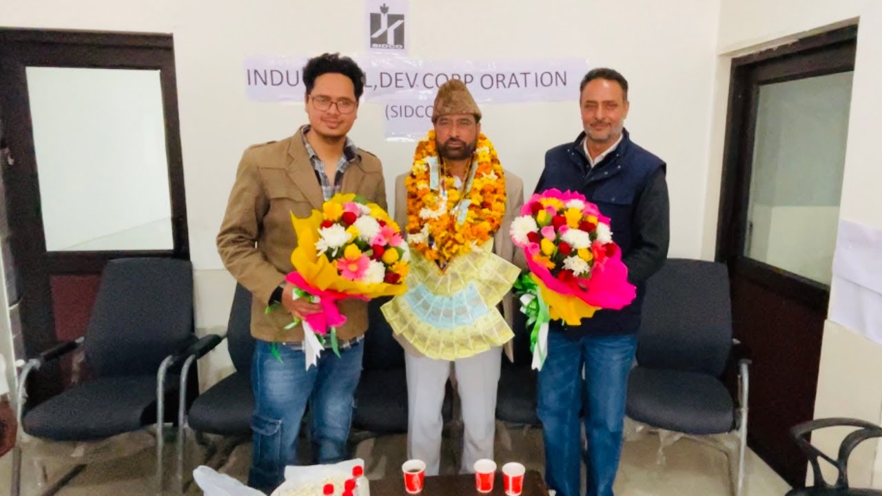 Rashid Uncle Ki Retirement Party Ma Gaye 😍 - YouTube