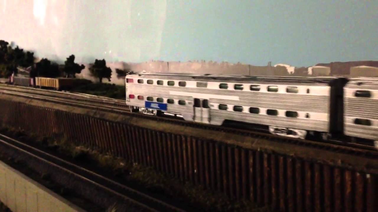 Metra Train at Dusk - HO Scale - YouTube