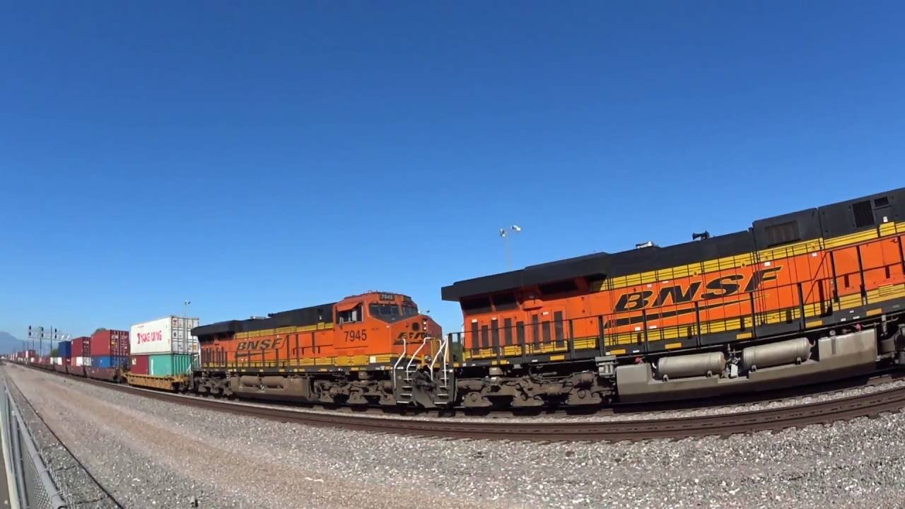 BNSF intermodal with BNSF 5731 ES44AC meet Amtrak Surfliner - YouTube