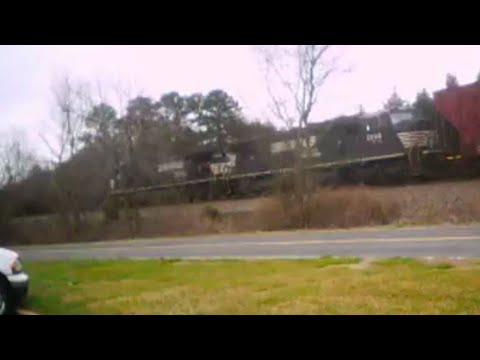 Slideshow: NS 61G Woodchip Train W/ D9-40CW 9201 & SD70M 2590 Conover NC 3/13/15!!! - YouTube