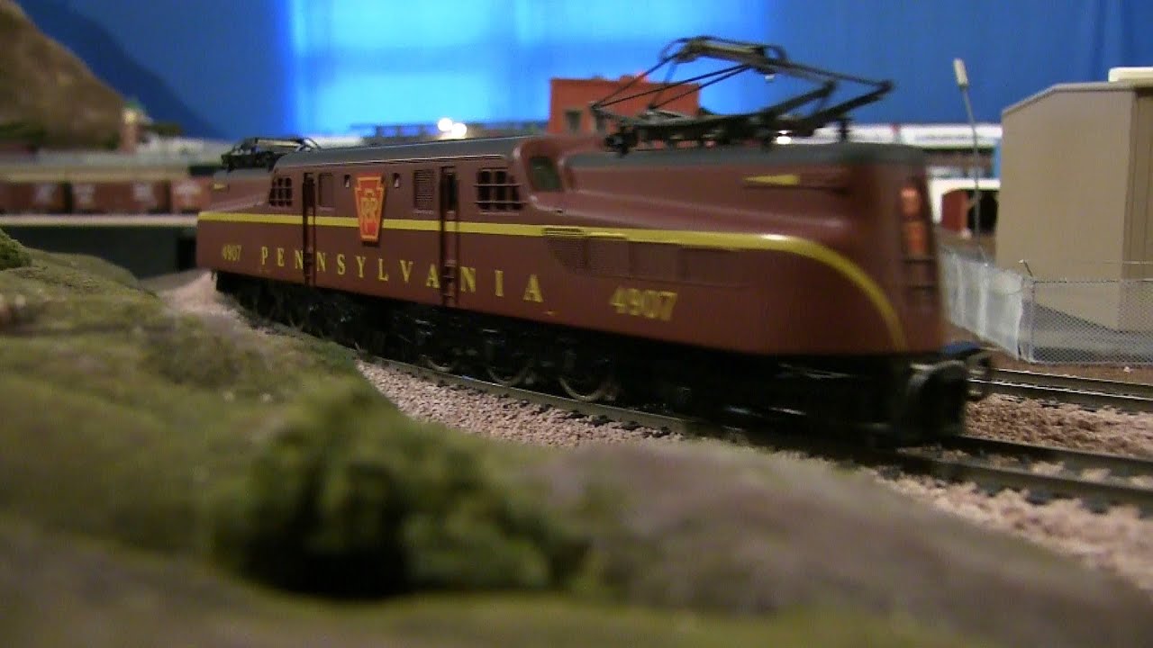 HO Scale GG1 Hauls Freight Train - YouTube