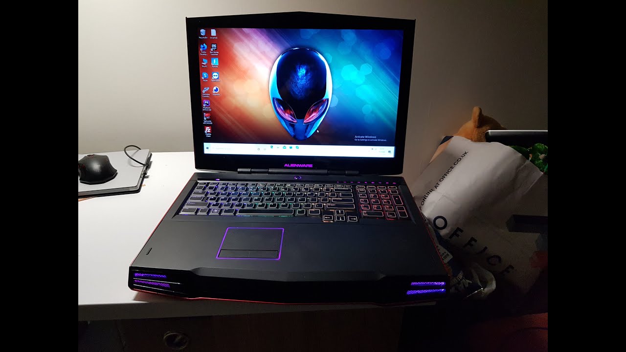 How to disassemble Alienware M17x R2 screen - YouTube