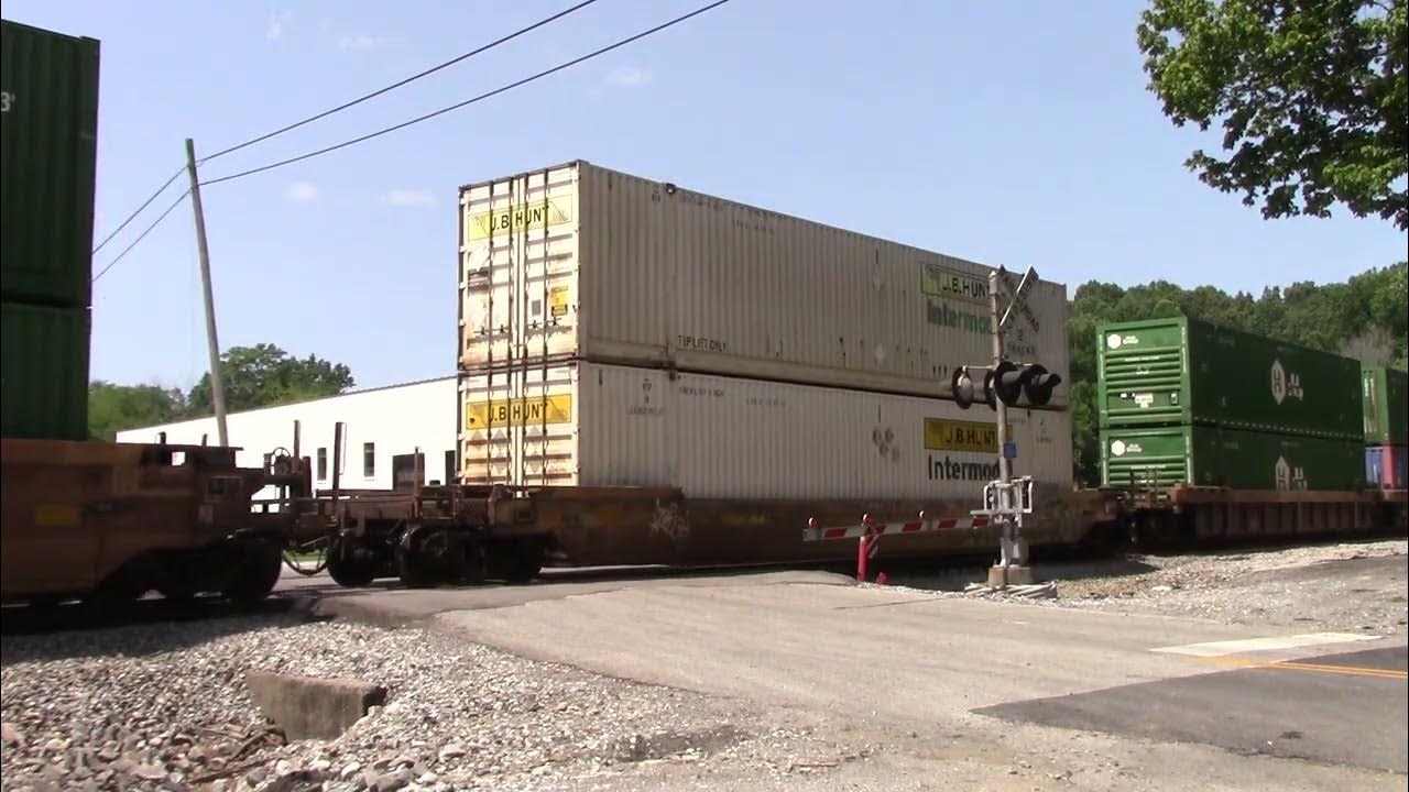 NS #4492 with NS 4002 leads NS 29F through Burnside, KY - YouTube