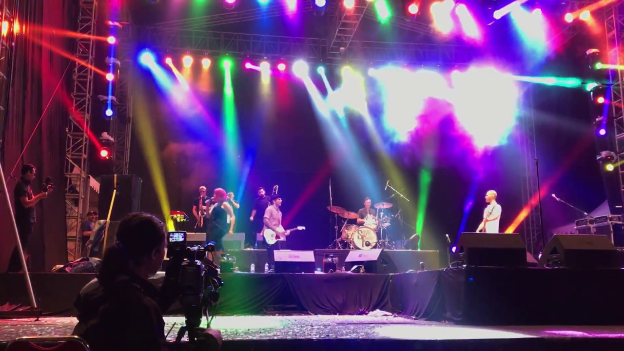 Live Save ferris - Common Eileen - YouTube