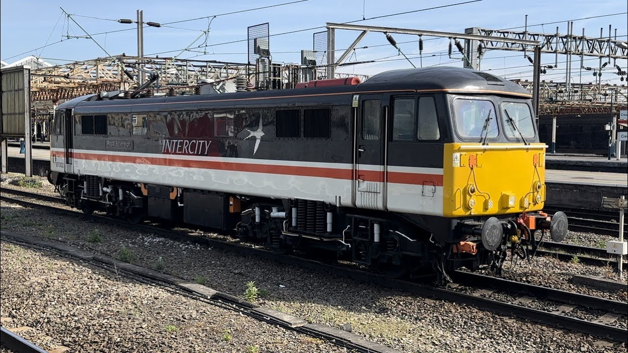 Trains at Crewe 4 - YouTube