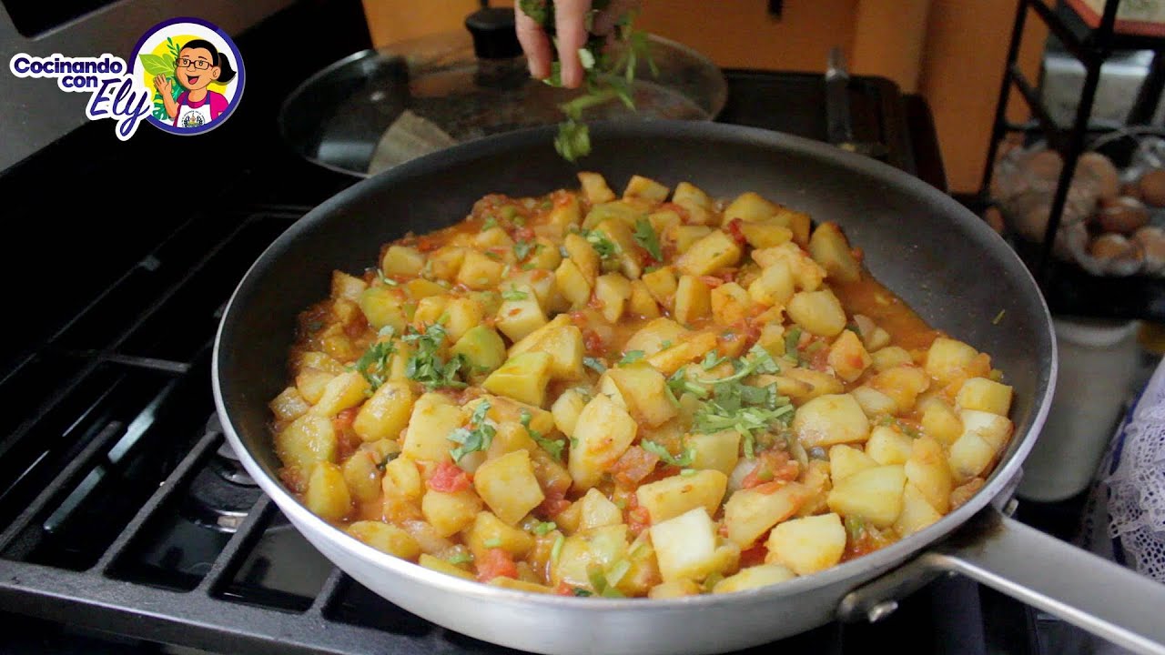 Preparando unas Riquisimas PAPAS GUISADAS - YouTube