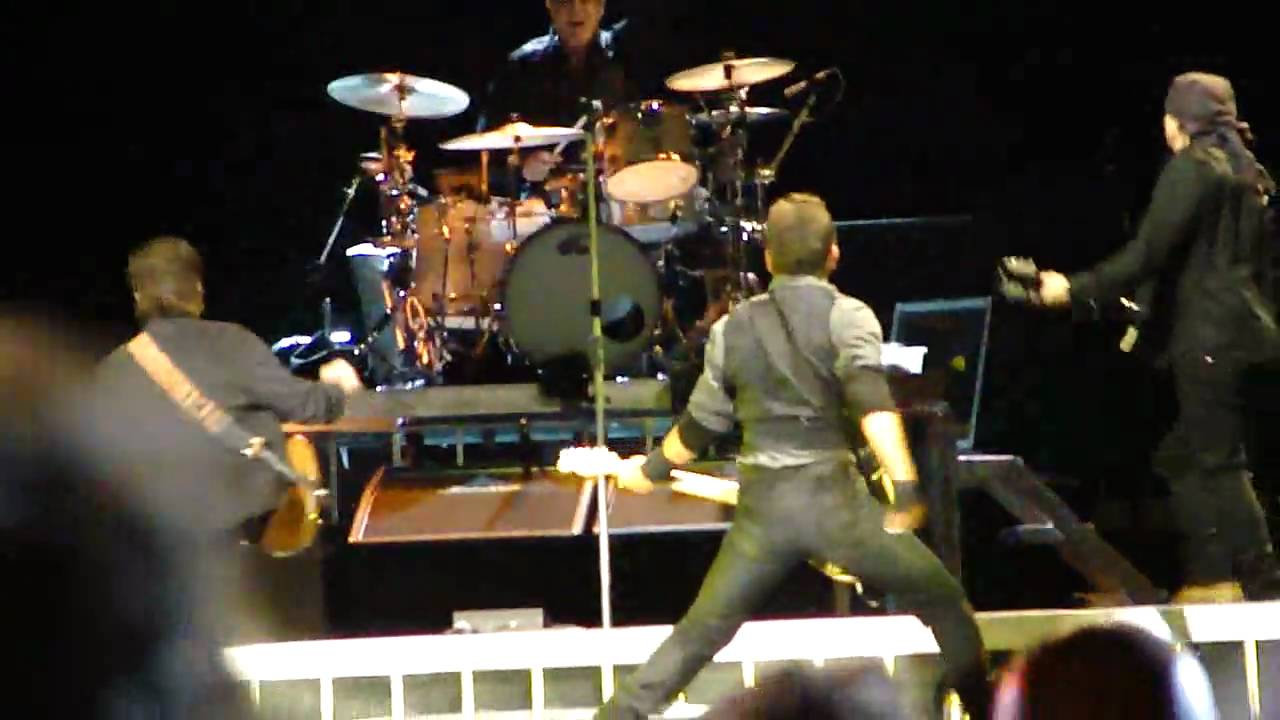 Bruce Springsteen Oct 2,2009 GS2 No Surrender - YouTube