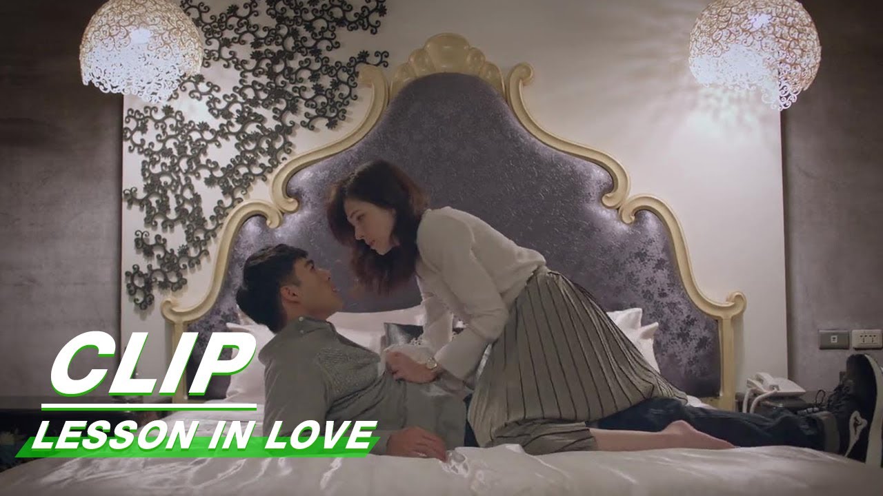 Mengyun Opens a Room with Yixiang for Revenge | Lesson in Love EP07 | 第9节课 | iQIYI - YouTube