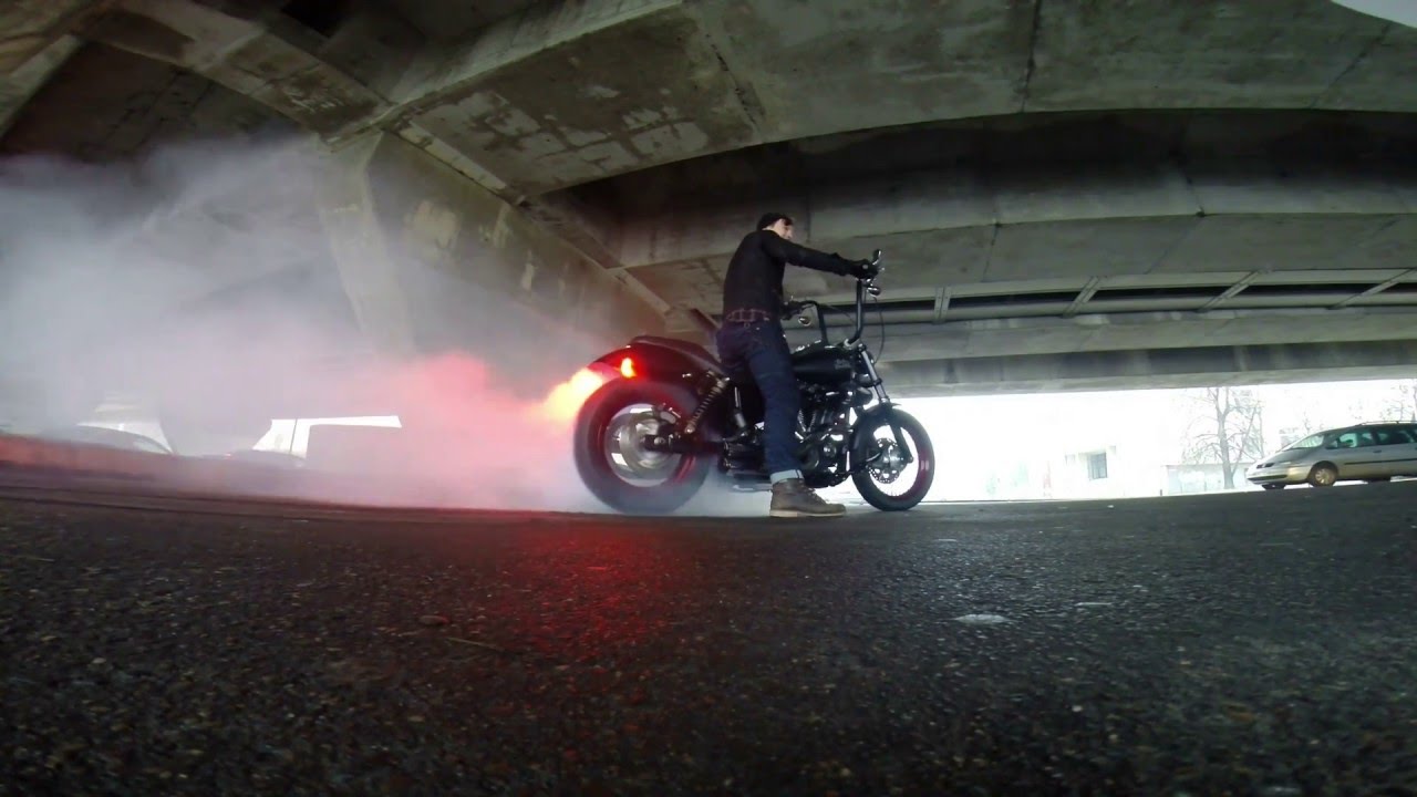 Harley Davidson Dyna burnout by Petrucio - YouTube