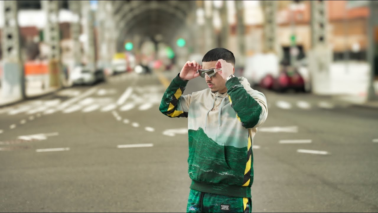 Intrigado By El Chino Roberto - (Video Oficial) - YouTube