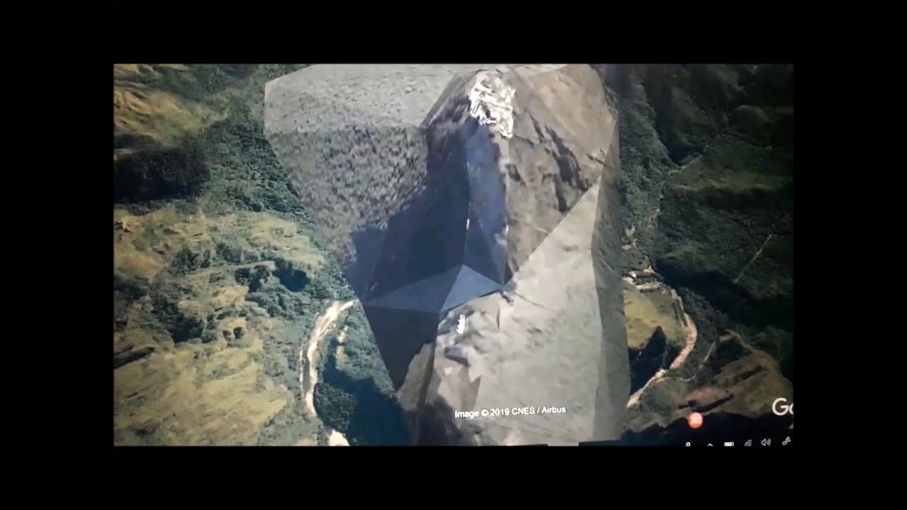 UFO Photographed Above Machu Picchu - YouTube