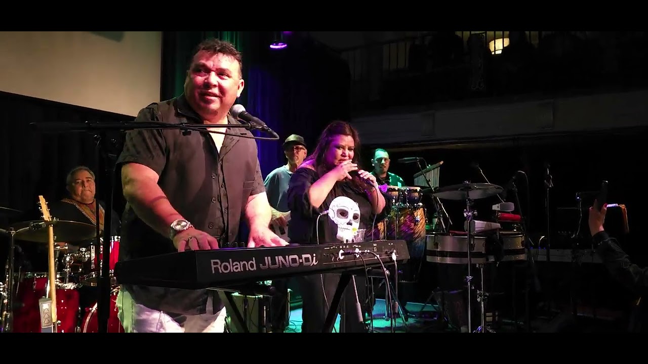 La Vida Es Un Carnaval covered by The Mike Torres Jr Band, Club Fox 11 ...