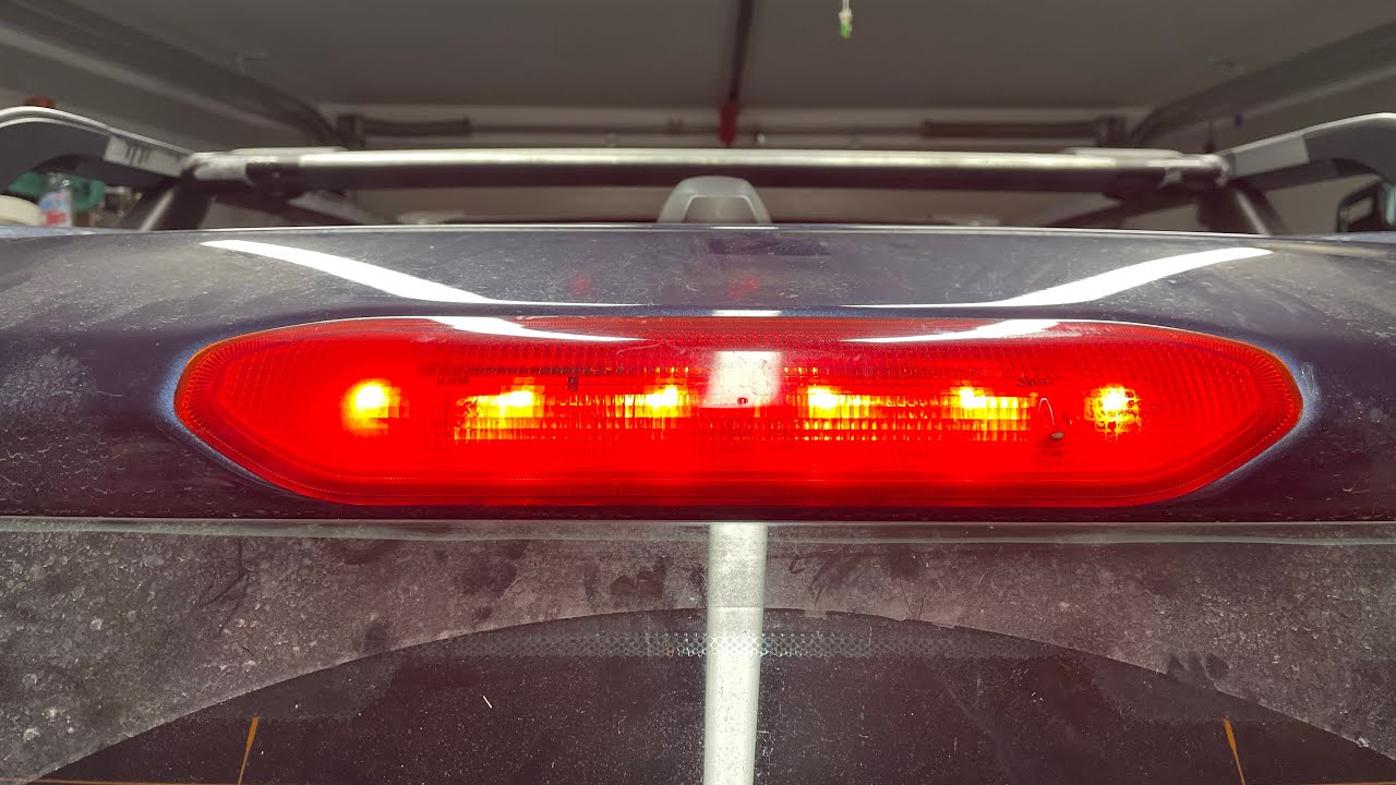 Freelander 2. Replacement of the standard bulb with a led strip in the ...