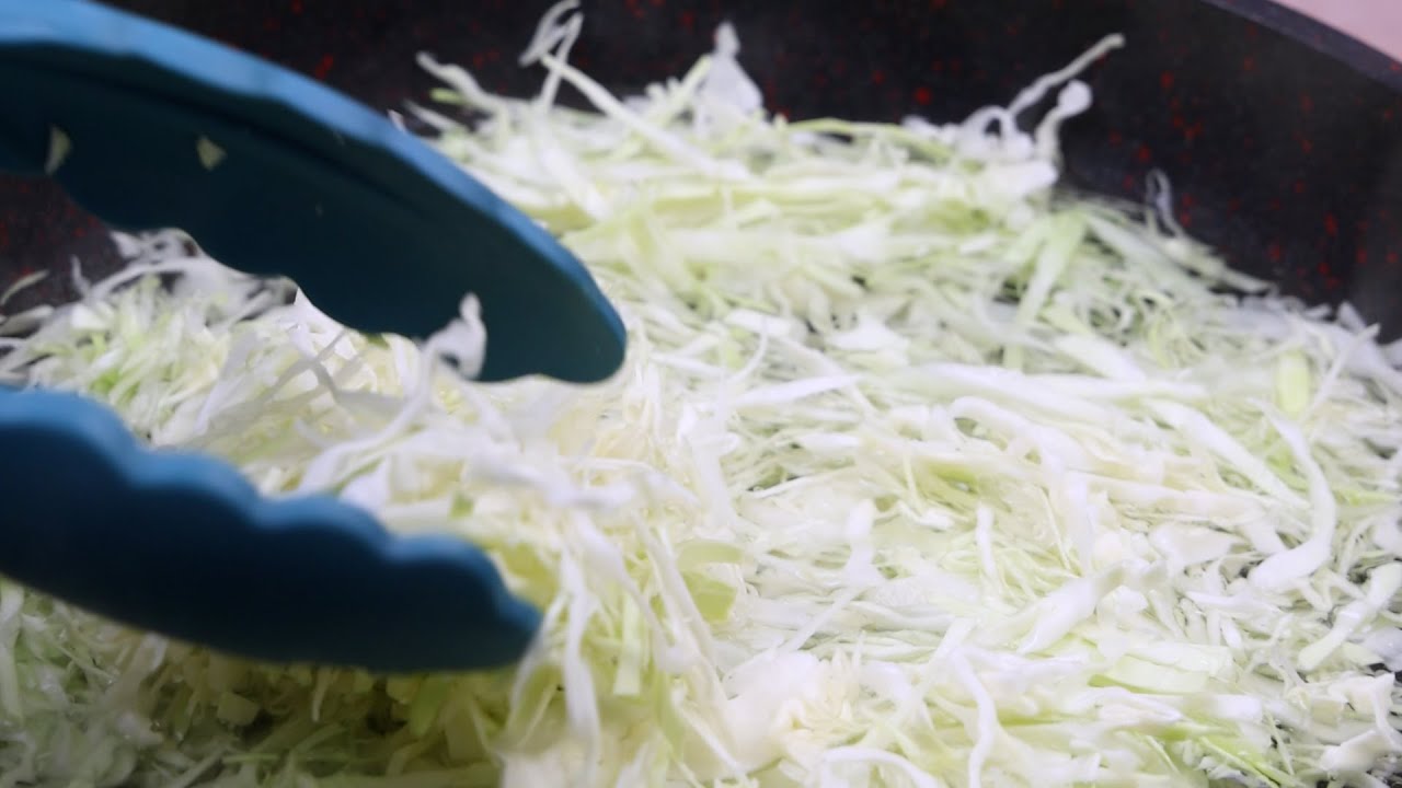 Coloque el repollo en agua caliente y le encantará el resultado - YouTube